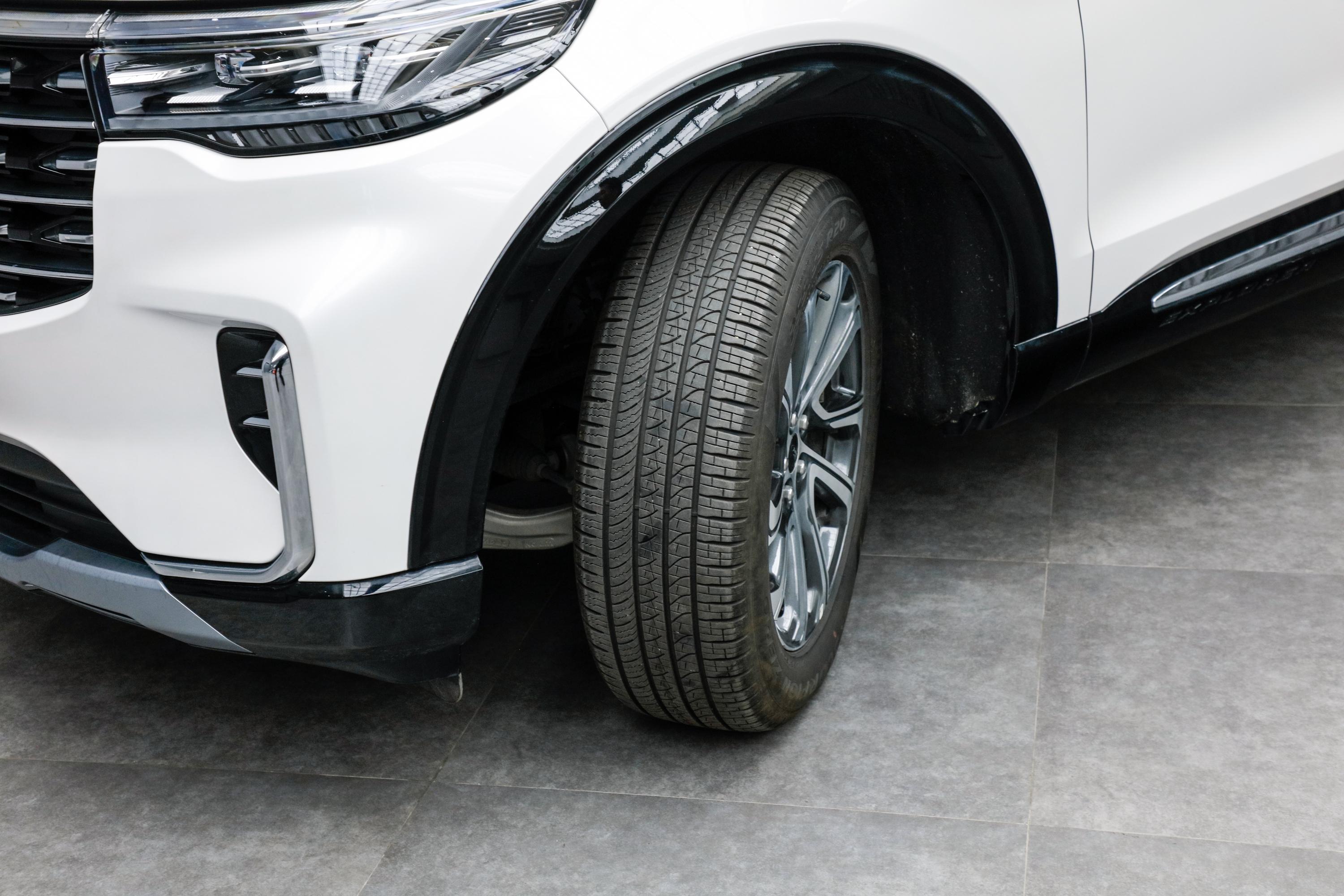 【探险者EcoBoost 285 四驱穿越版 5座轮胎花纹图片-汽车图片大全】-易车