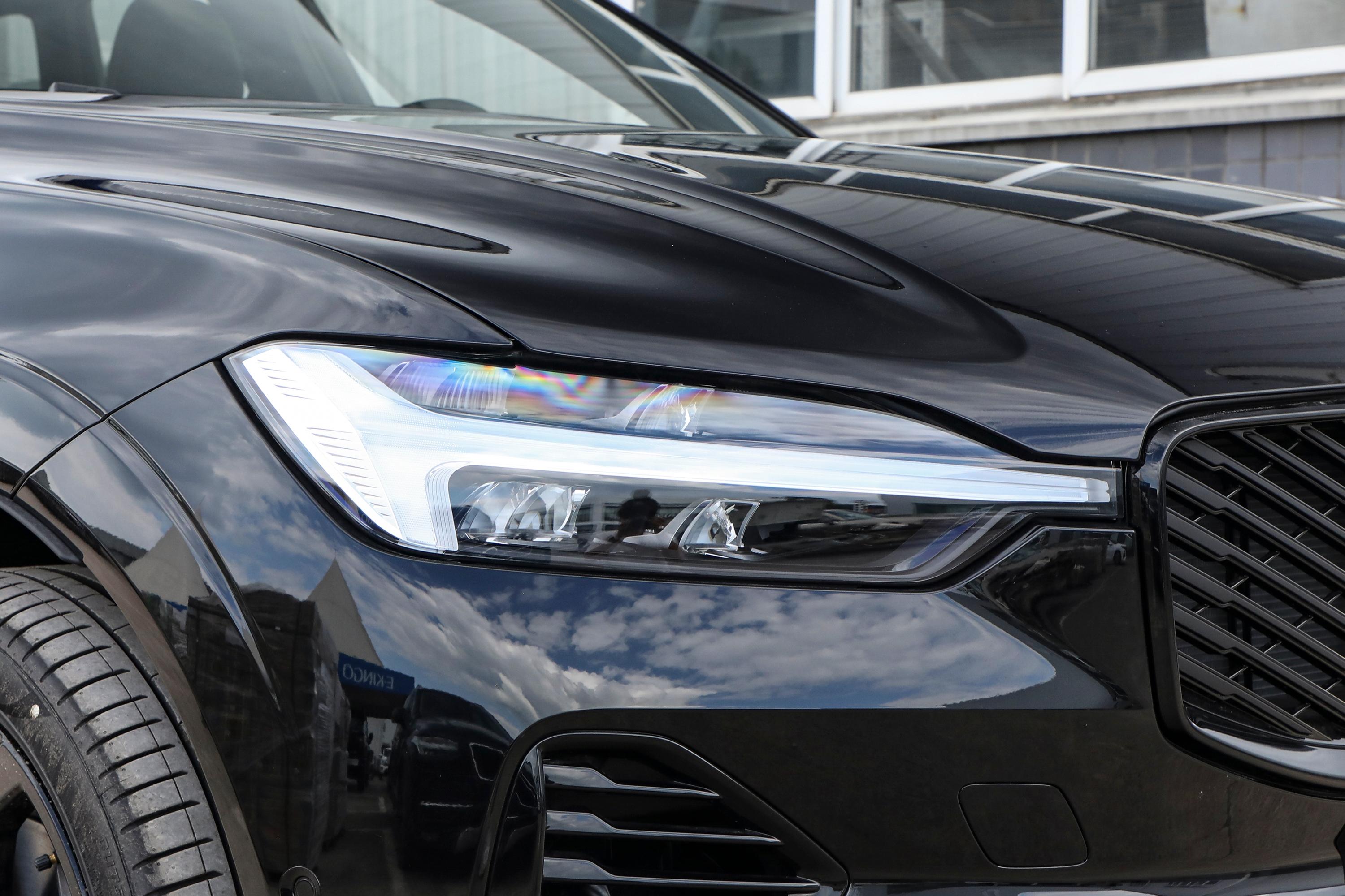 【沃尔沃XC60 插电混动2.0T 64km 长续航智远极夜黑版外观灯组图片-汽车图片大全】-易车