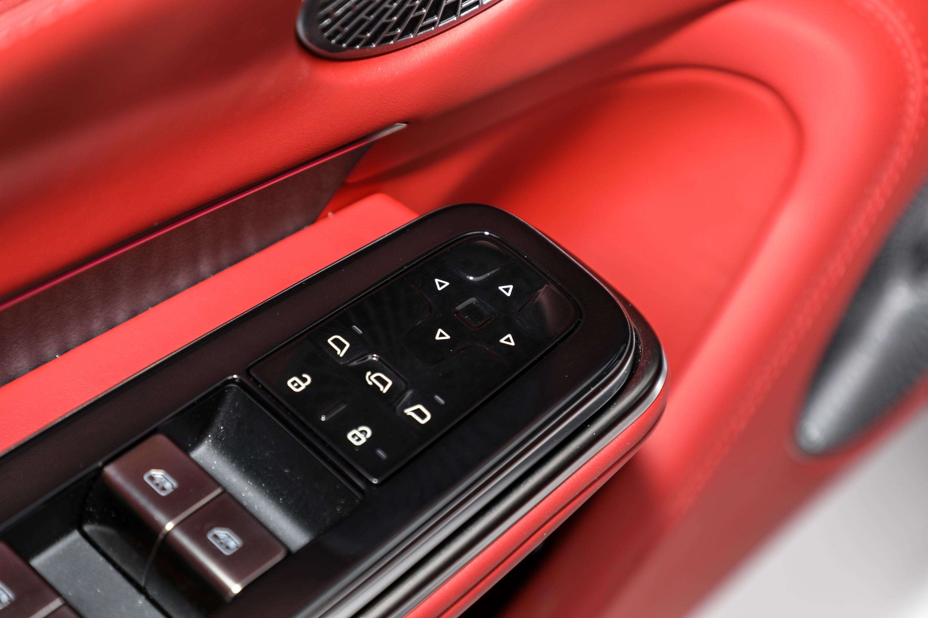 【仰望U7纯电版 720km 旗舰版 4座后视镜调节键图片-汽车图片大全】-易车