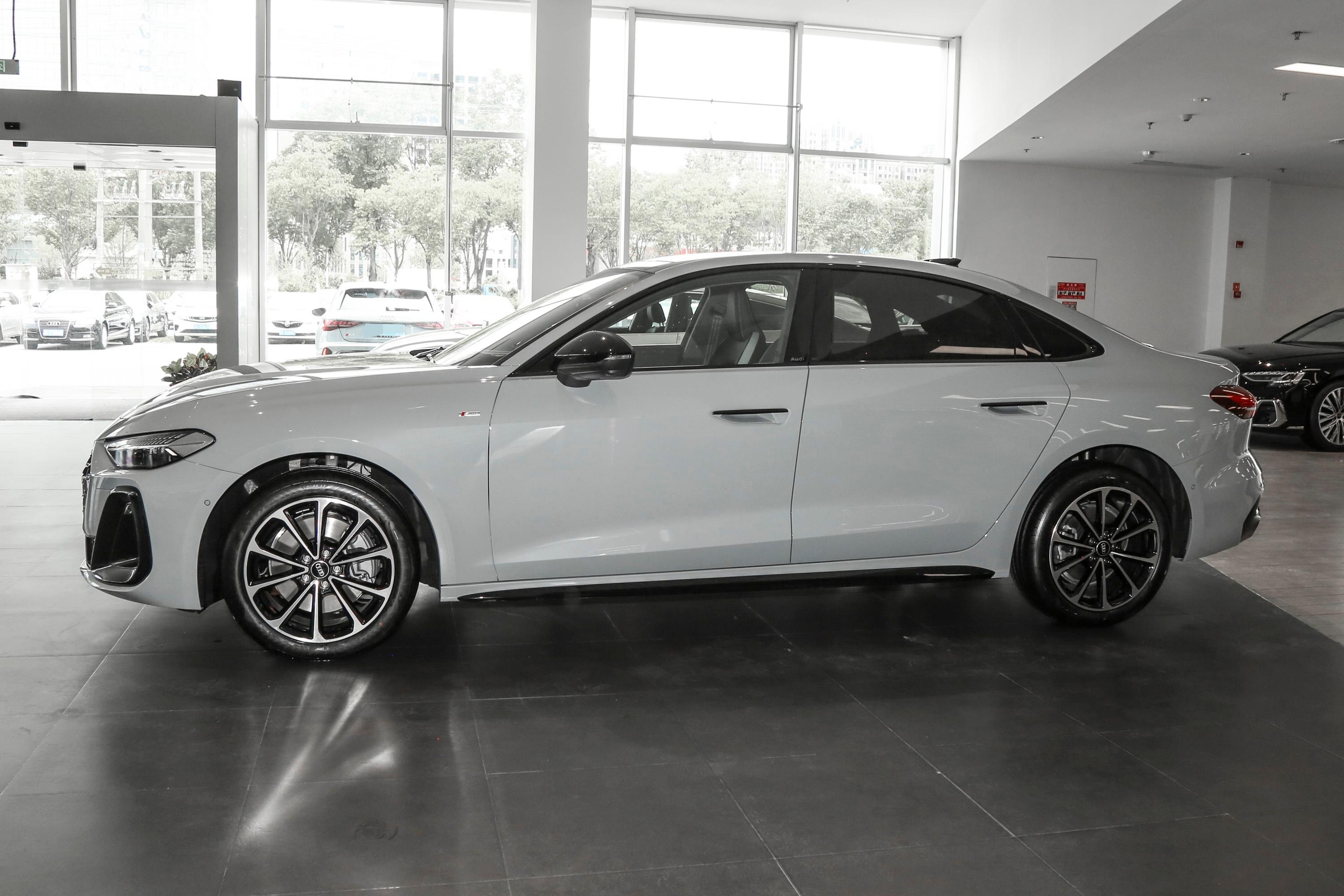 【奥迪A5L2.0T 运动版 Plus正侧车头向左水平图片-汽车图片大全】-易车