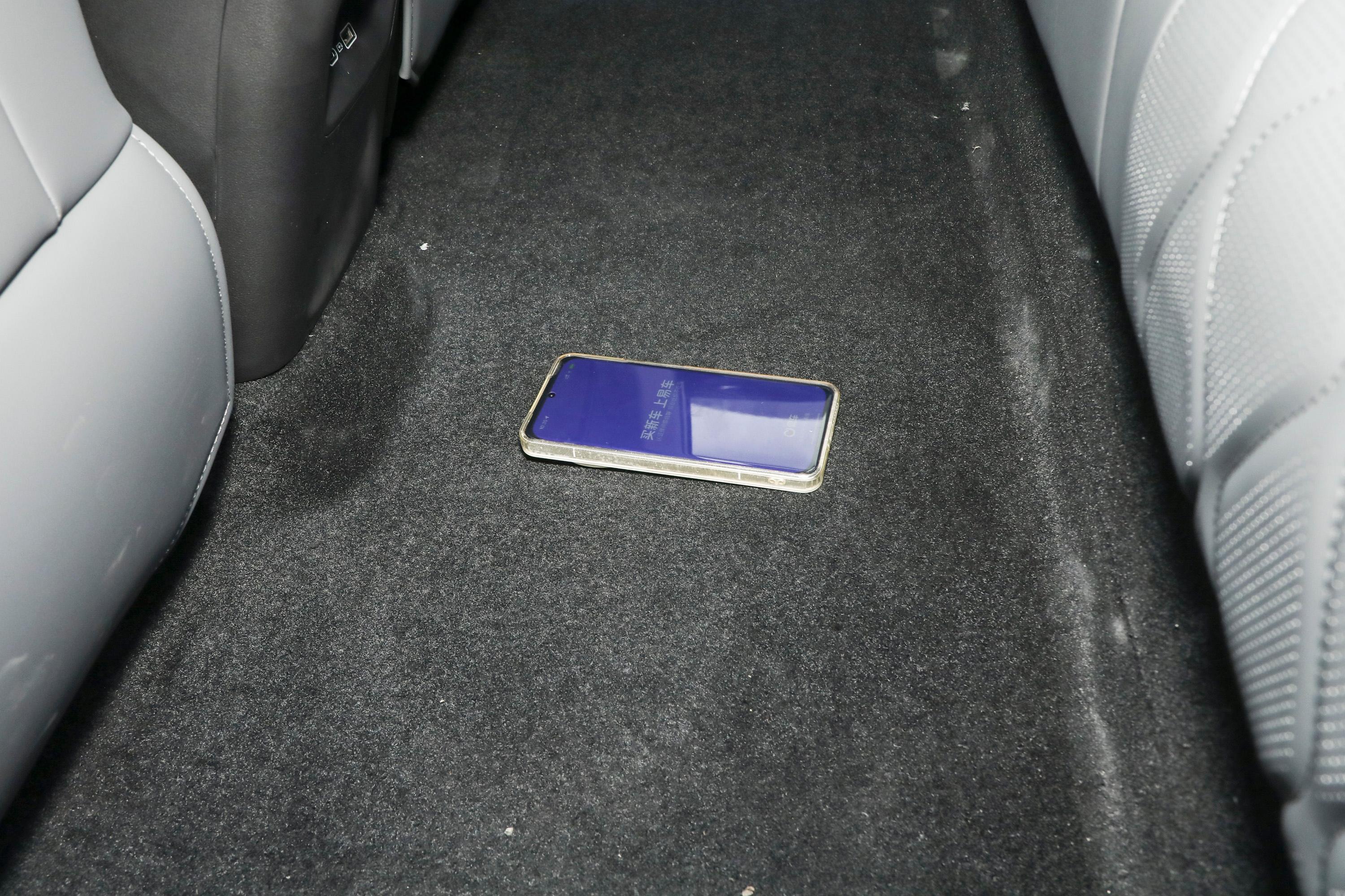 【银河A71.5L 150km 星舰版后排地板中间位置图片-汽车图片大全】-易车