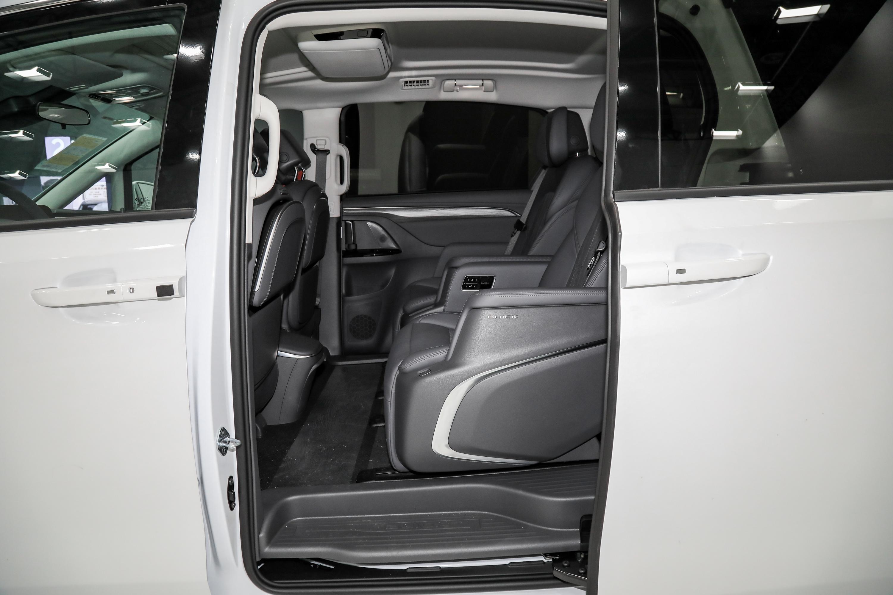 【别克GL8 插电混动陆尚 1.5T 142km 尊享版 7座后排空间图片-汽车图片大全】-易车