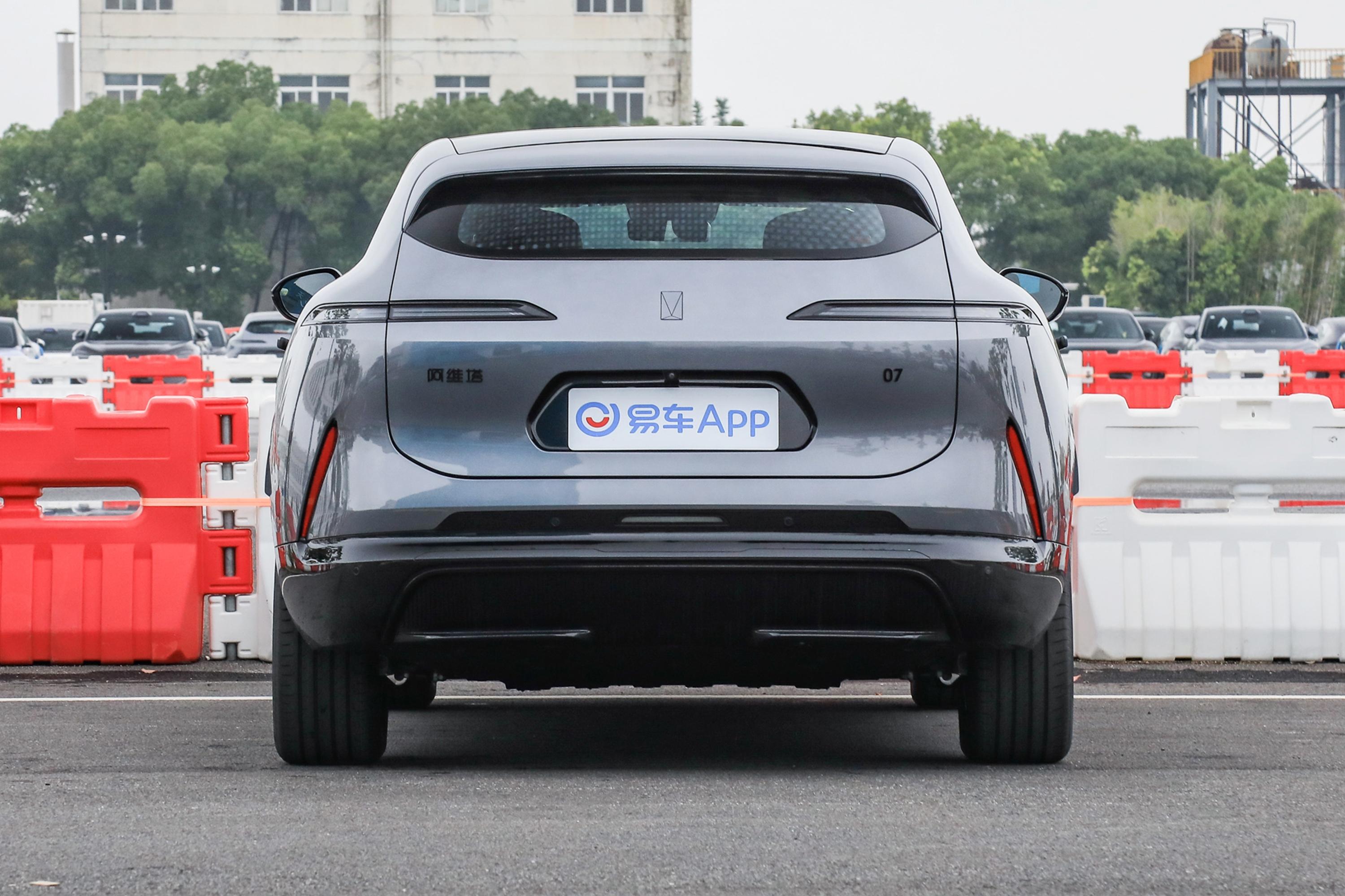 【阿维塔07纯电版 650km 后驱Pro+正后水平图片-汽车图片大全】-易车