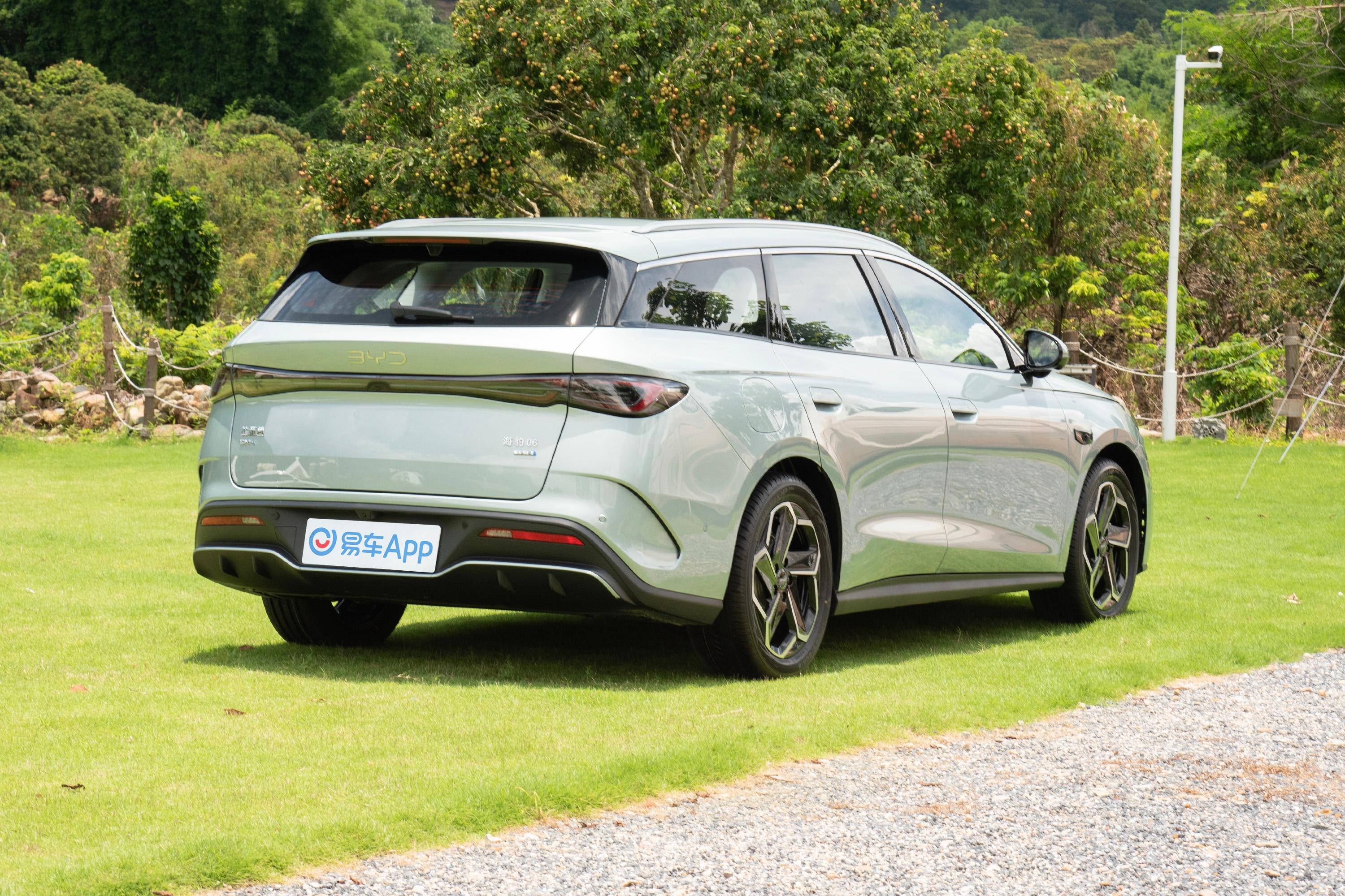 【海豹06DM-i旅行版DM-i 1.5L 150km 旗舰型侧后45度车头向右水平图片-汽车图片大全】-易车