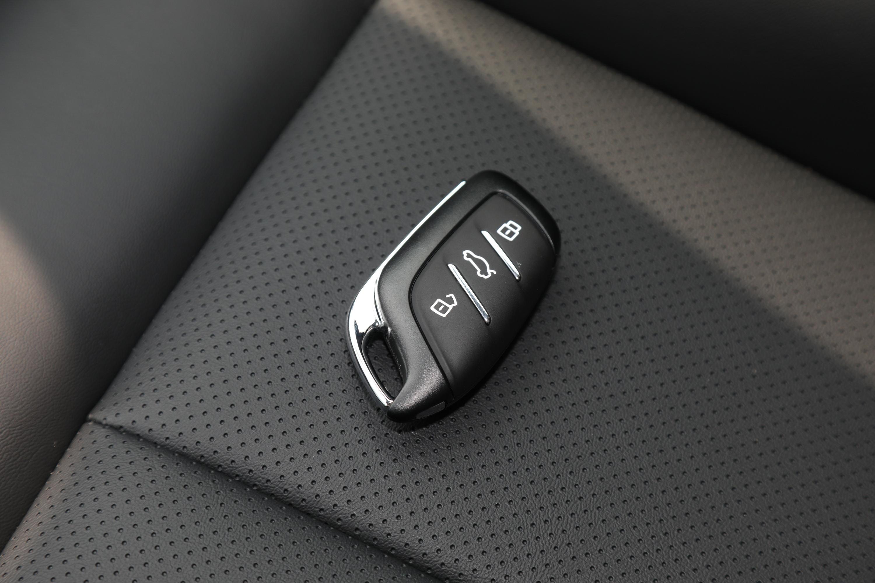 【荣威RX5改款 PLUS 330TGI 双离合领潮智惠版主驾驶位图片-汽车图片大全】-易车