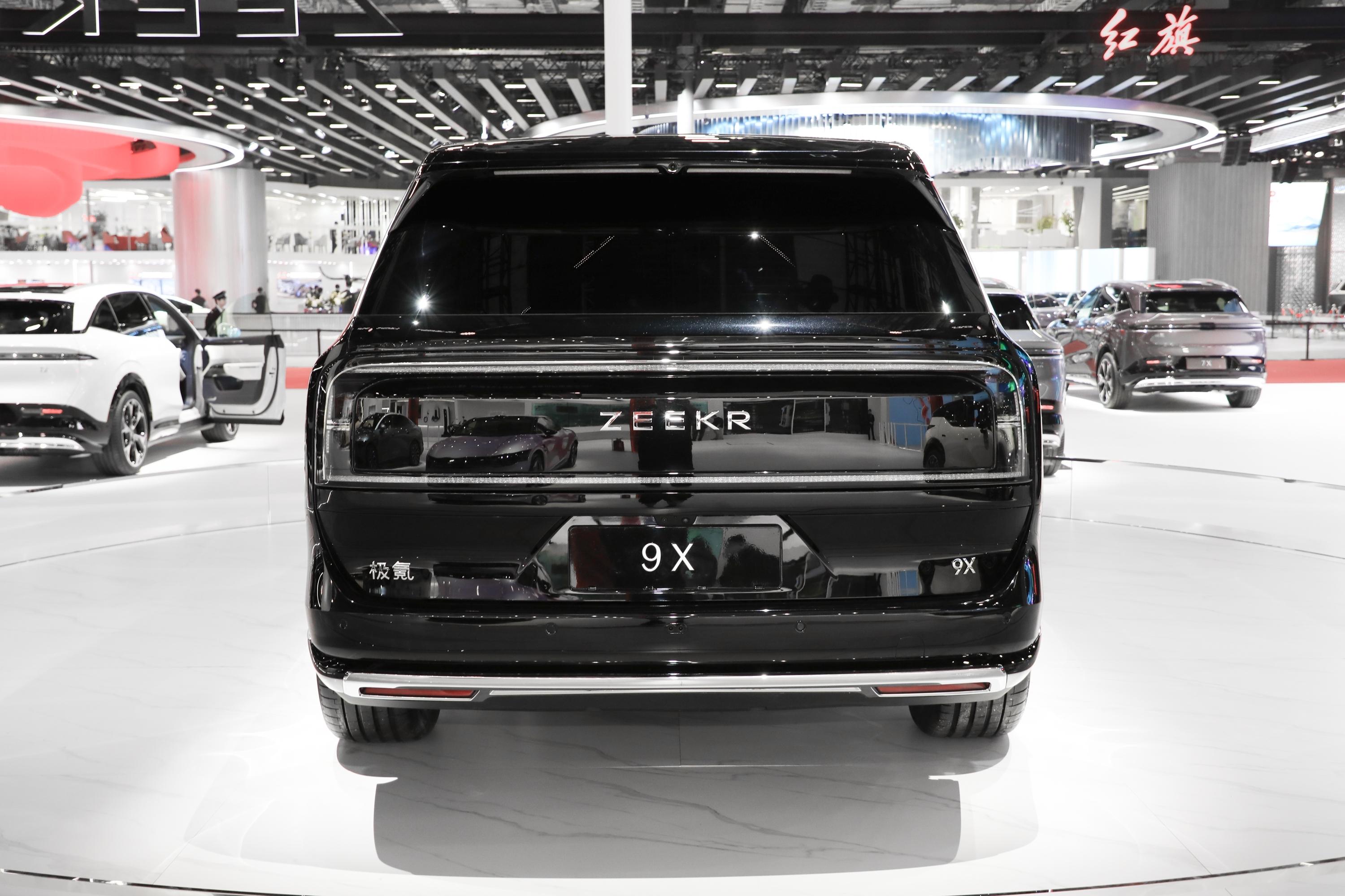 【ZEEKR 9X2.0T 300km Max版正后水平图片-汽车图片大全】-易车