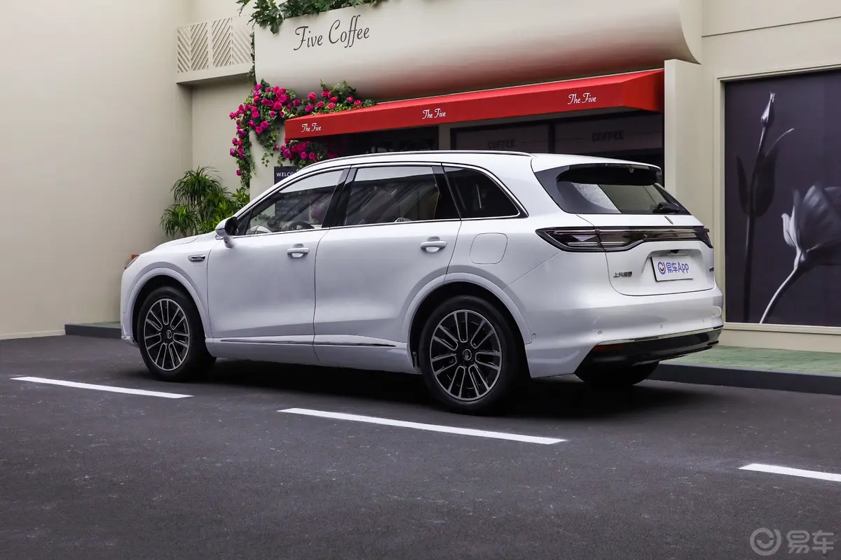 【尚界H5纯电版 640km Max长续航侧后45度车头向左水平图片-汽车图片大全】-易车