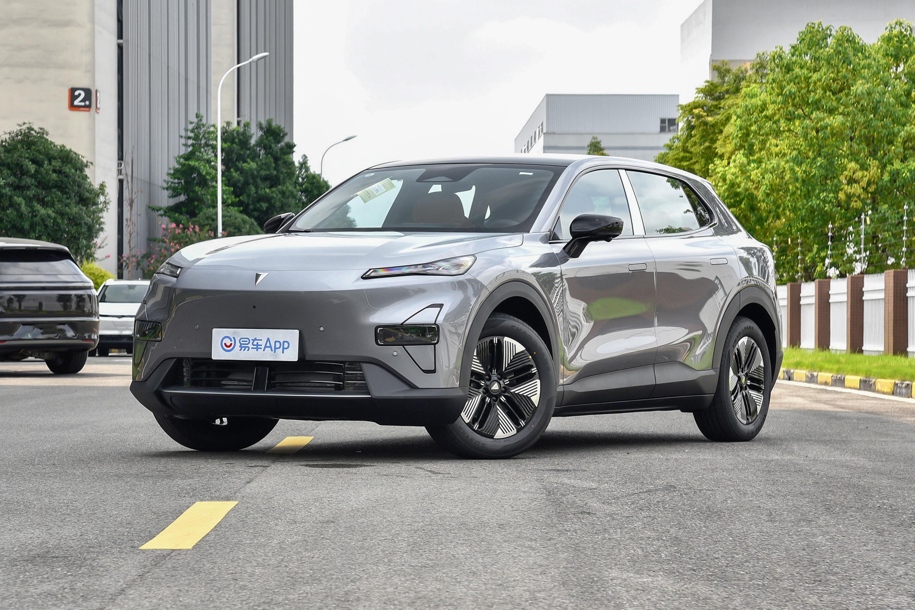 【深蓝S05纯电版 620km 620Plus侧前45度车头向左水平图片-汽车图片大全】-易车