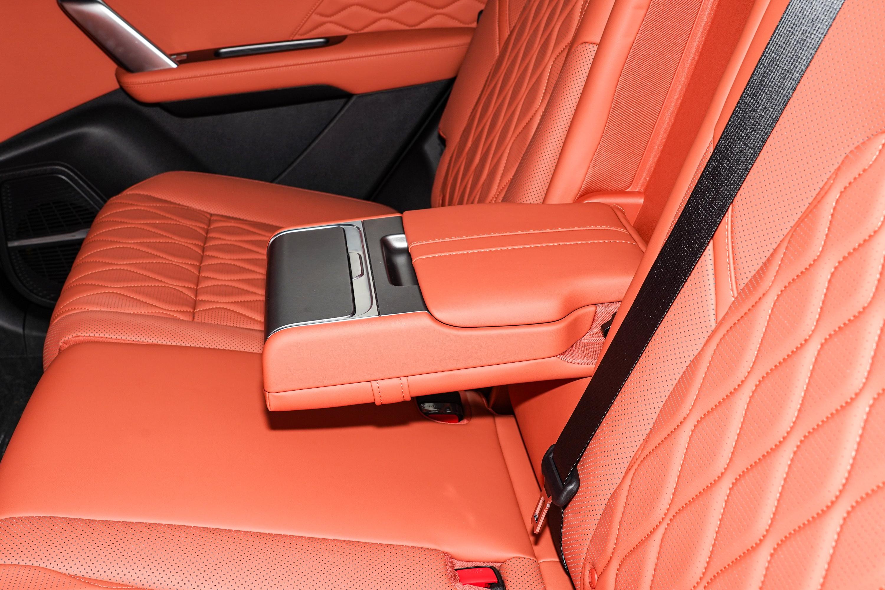 【唐DM-i 智驾版 1.5T 175km 尊荣型后排功能图片-汽车图片大全】-易车