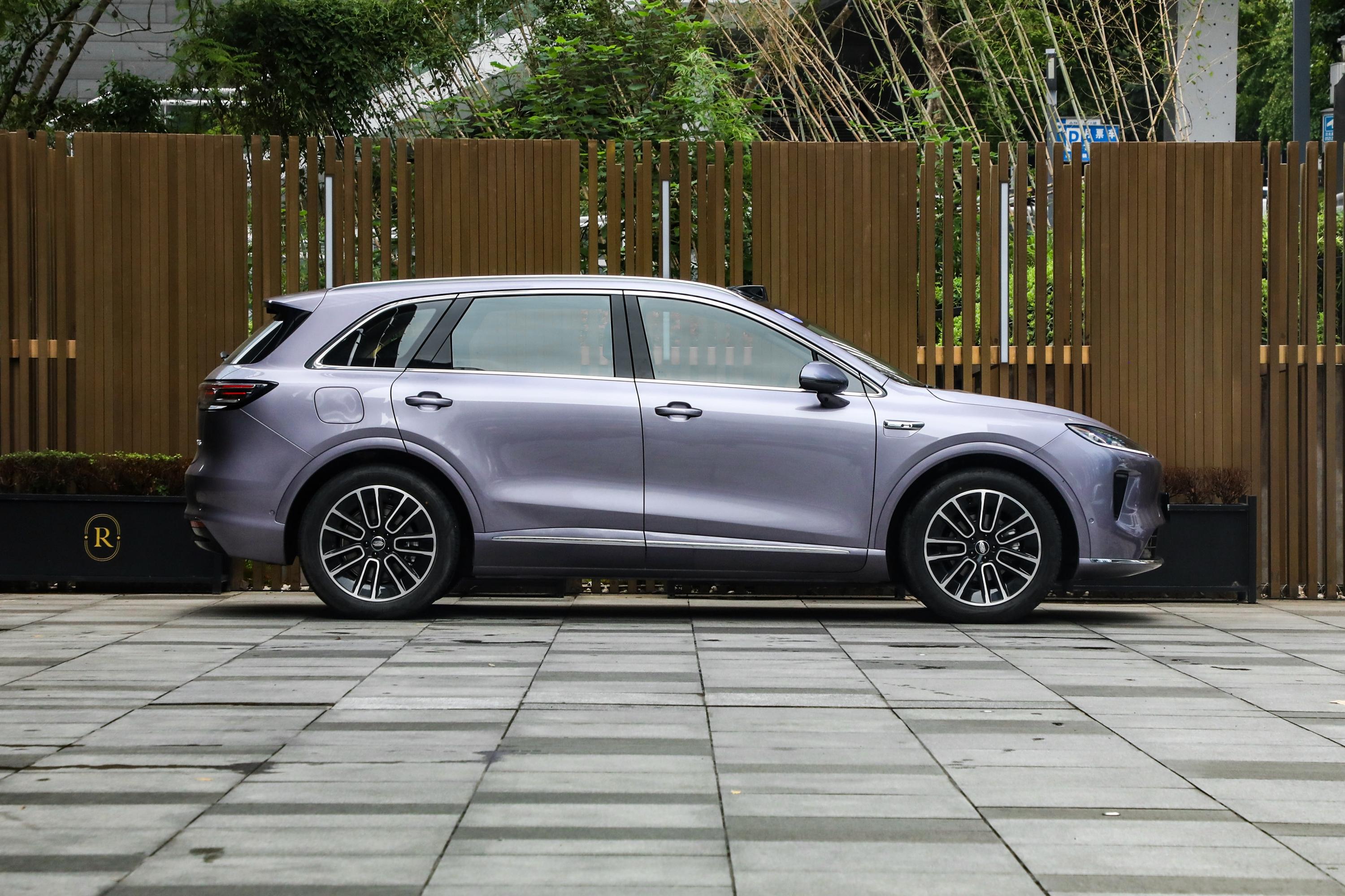 【尚界H5增程版 235km Max正侧车头向右水平图片-汽车图片大全】-易车