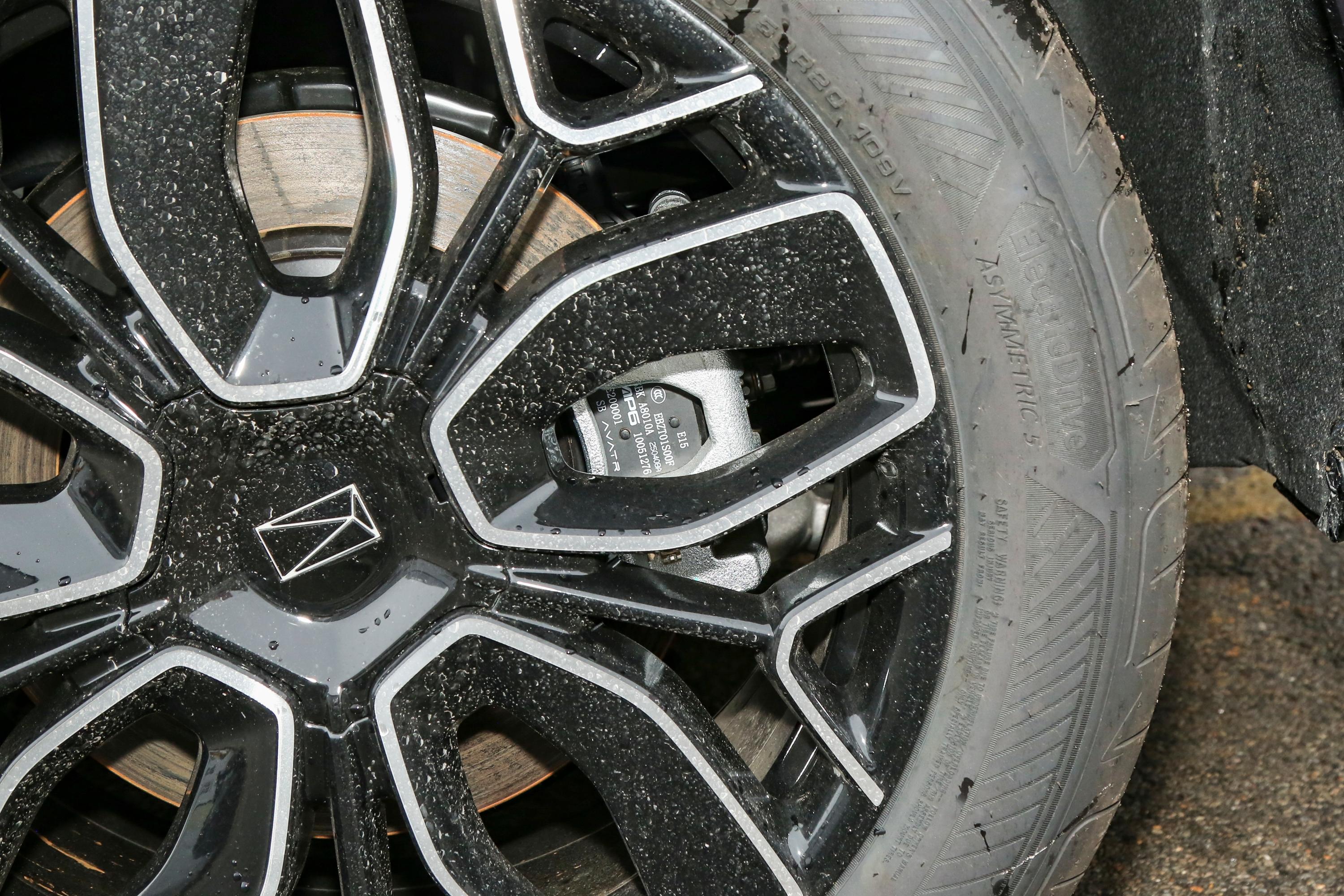 【阿维塔07纯电版 650km 后驱Elite后刹车卡钳图片-汽车图片大全】-易车