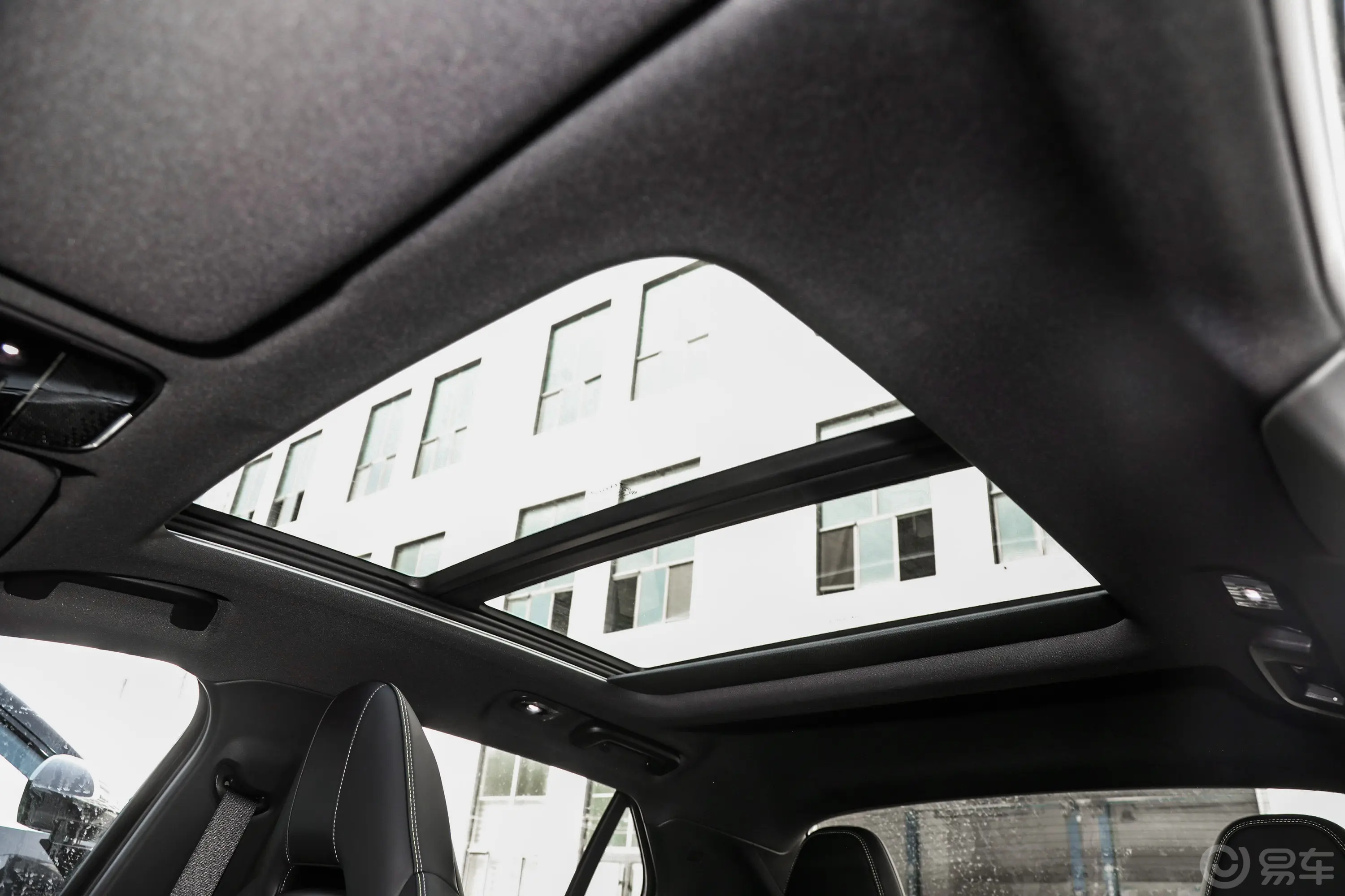 【领克032.0T 自动两驱Ultra 5座天窗内拍关闭图片-汽车图片大全】-易车