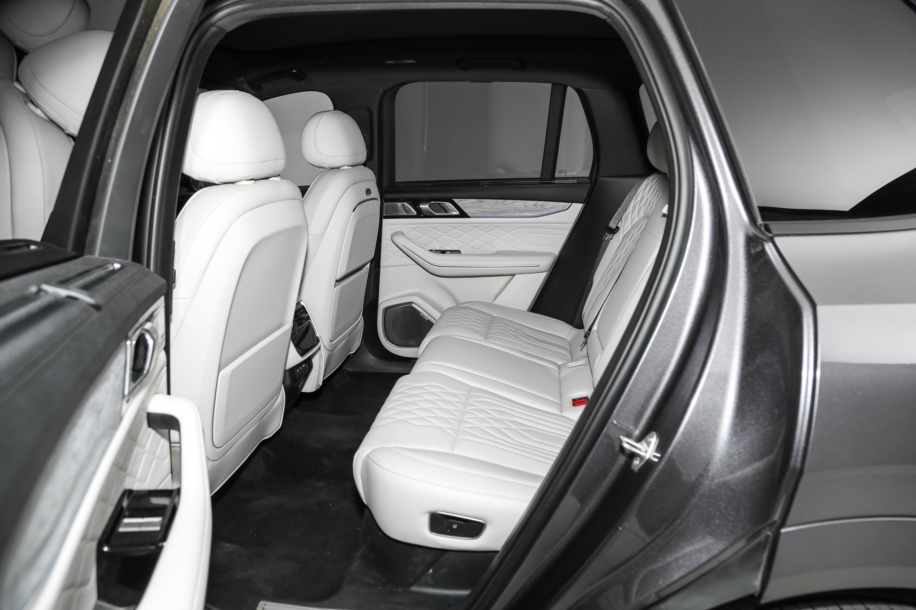 【领克09MHEV 2.0T 四驱探索版Ultra后排空间图片-汽车图片大全】-易车