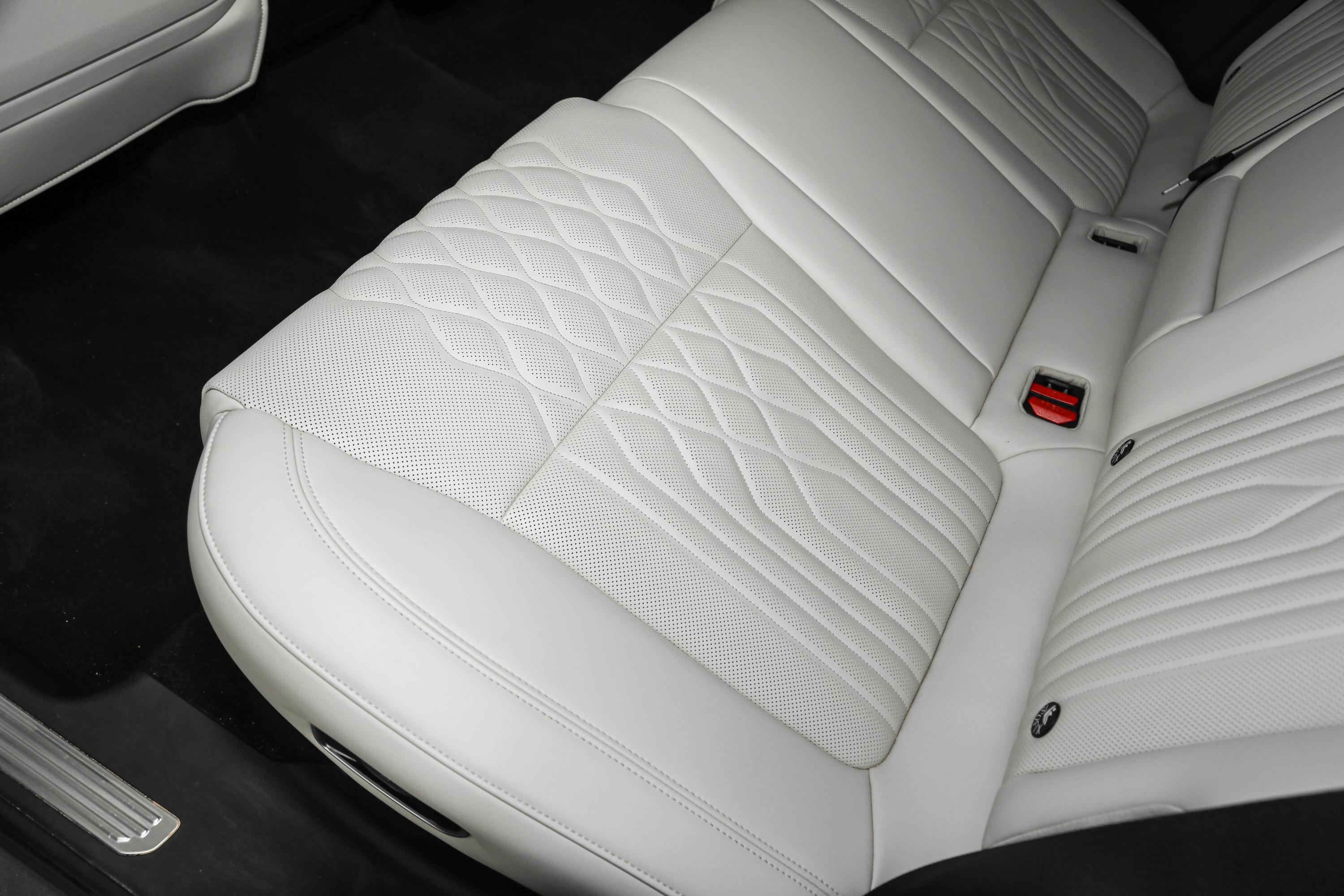 【领克09MHEV 2.0T 四驱探索版Ultra后排空间图片-汽车图片大全】-易车