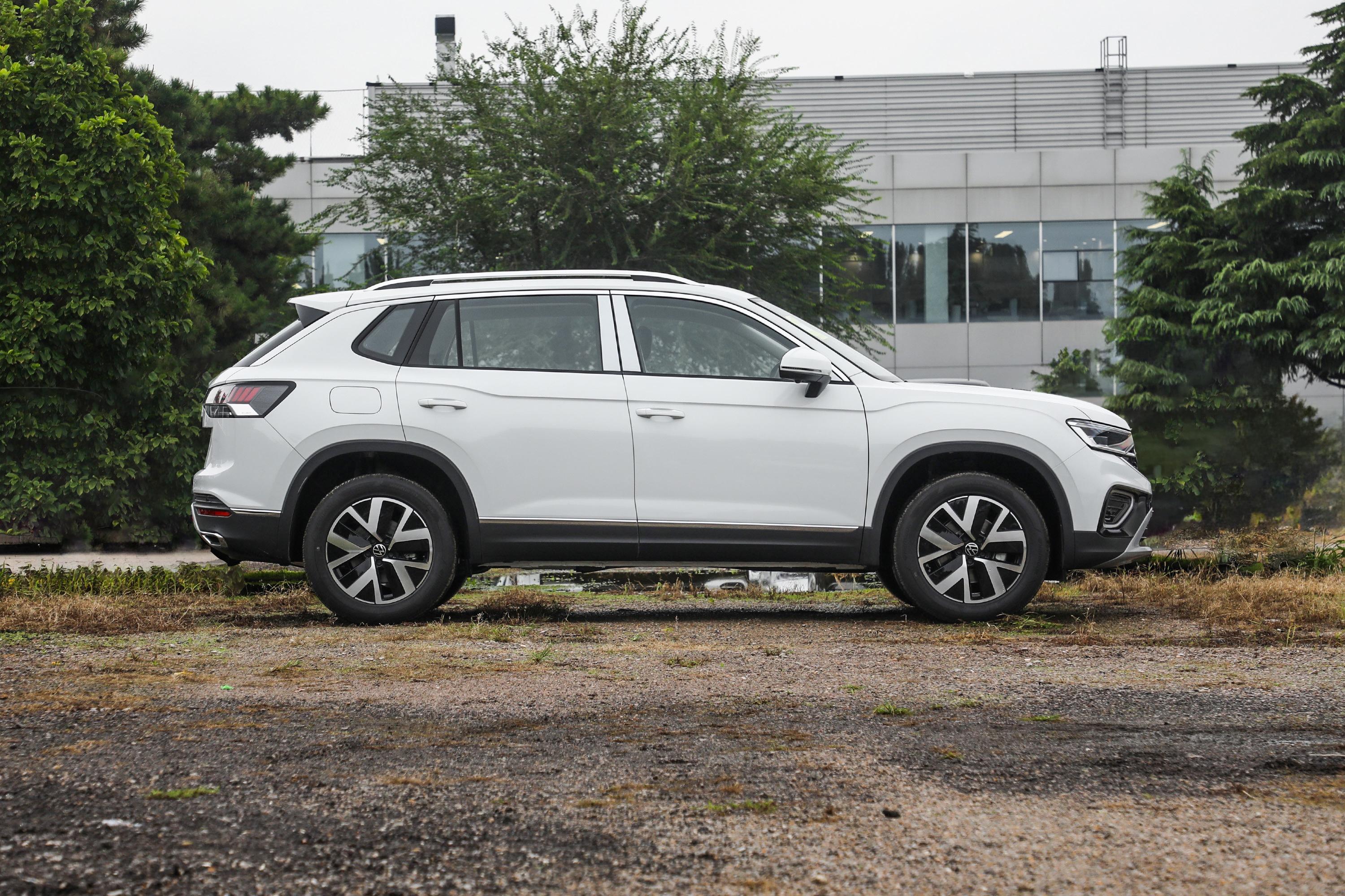 【探岳3000万辆甄选款 300TSI正侧车头向右水平图片-汽车图片大全】-易车