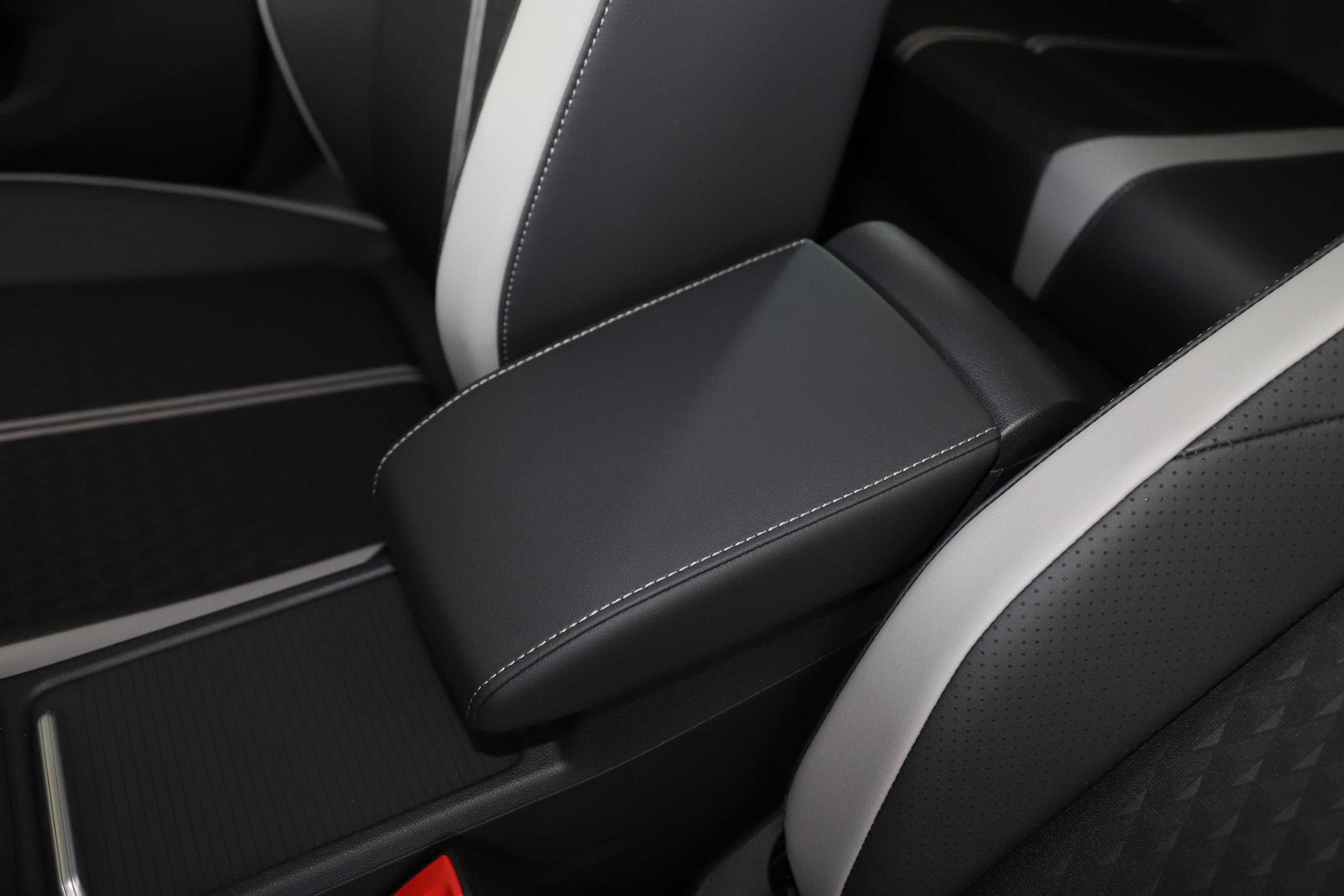 【高尔夫300TSI Pro前排中央扶手图片-汽车图片大全】-易车