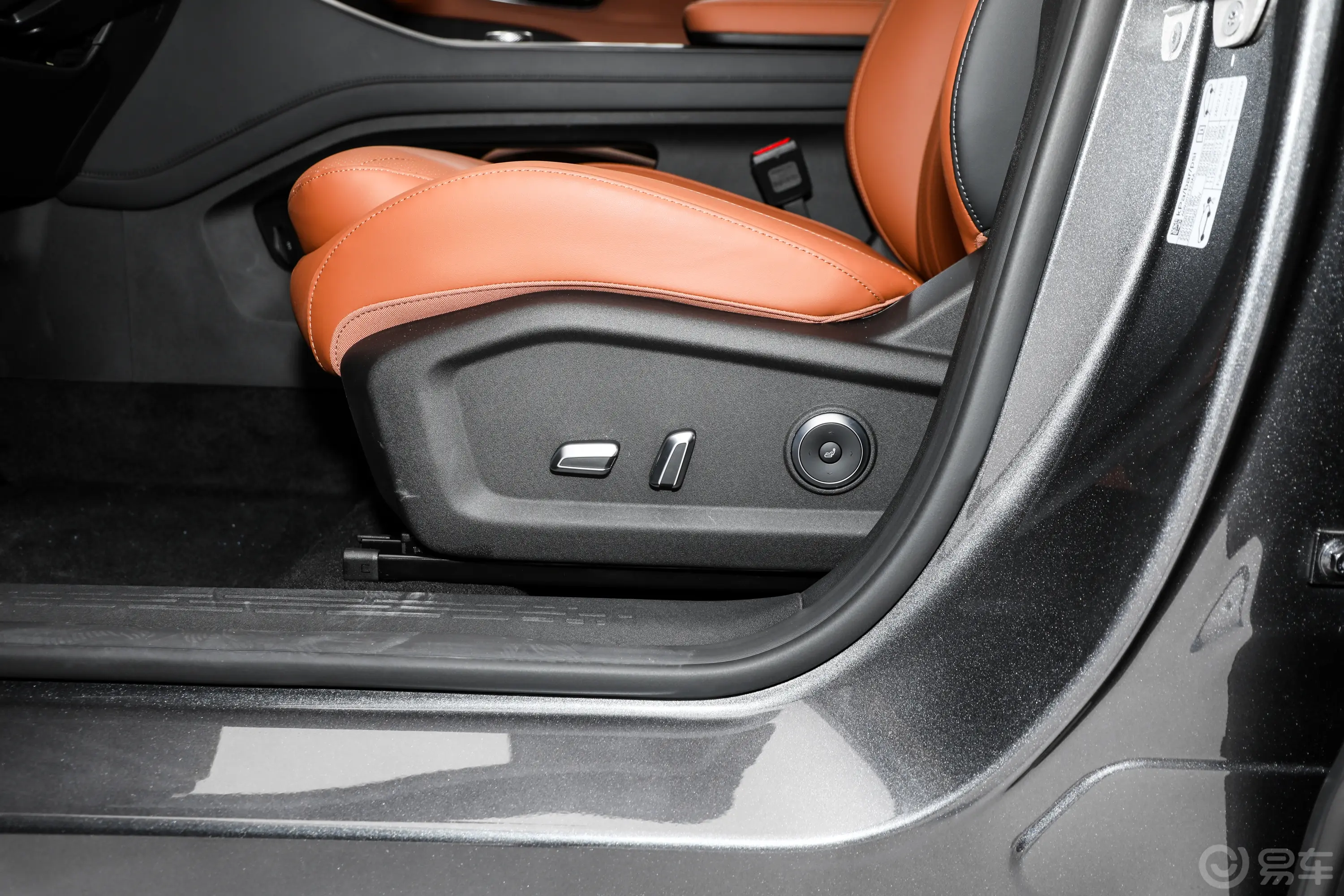 【瑞虎81.6T 虎款主驾座椅调节图片-汽车图片大全】-易车