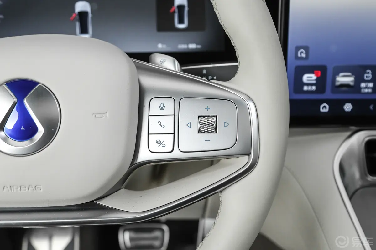 【腾势N8L2.0T 230km 旗舰型右侧方向盘功能按键图片-汽车图片大全】-易车