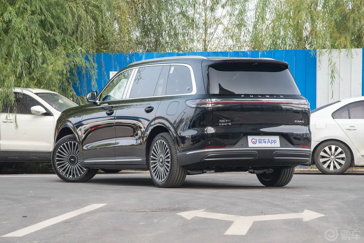 【风云T11增程版 220km 四驱双IMAX影院版侧后45度车头向左水平图片-汽车图片大全】-易车