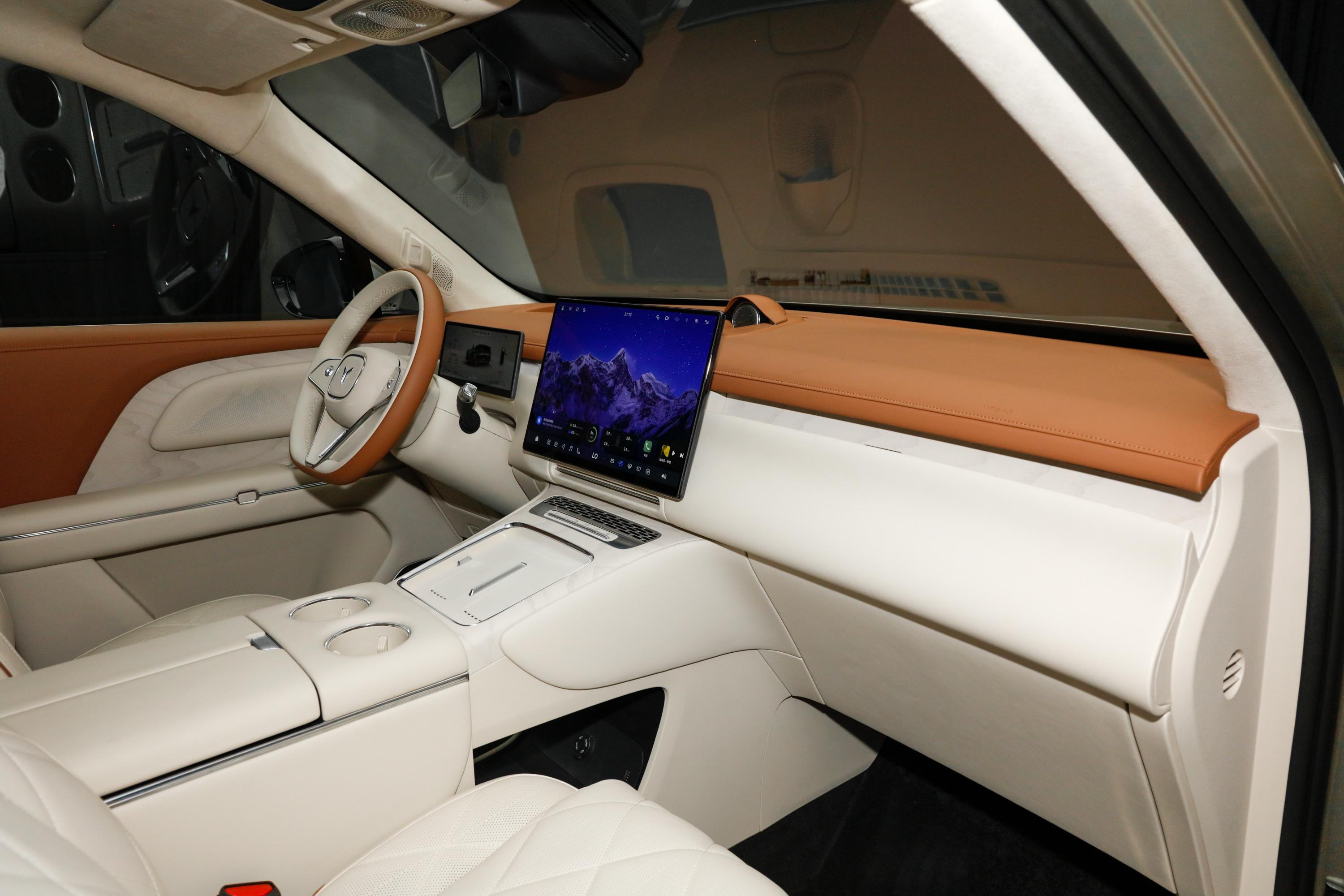 【岚图泰山1.5T 350km Max+内饰全景副驾方向图片-汽车图片大全】-易车