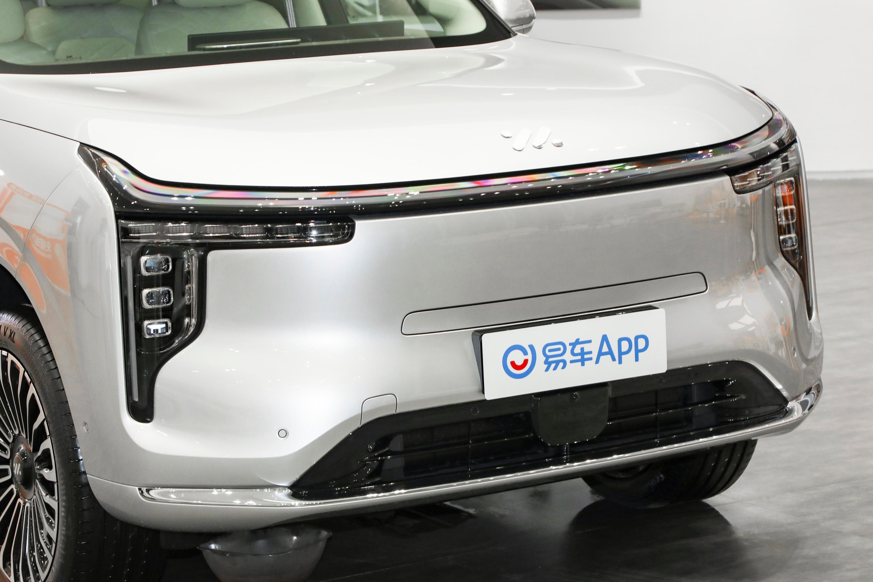 【智己LS9增程版 52四驱 Ultra前格栅侧俯拍图片-汽车图片大全】-易车