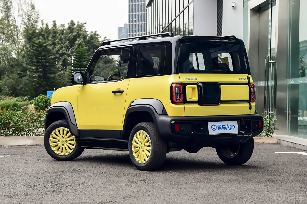 【宝骏悦也303km 两周年纪念版侧后45度车头向左水平图片-汽车图片大全】-易车