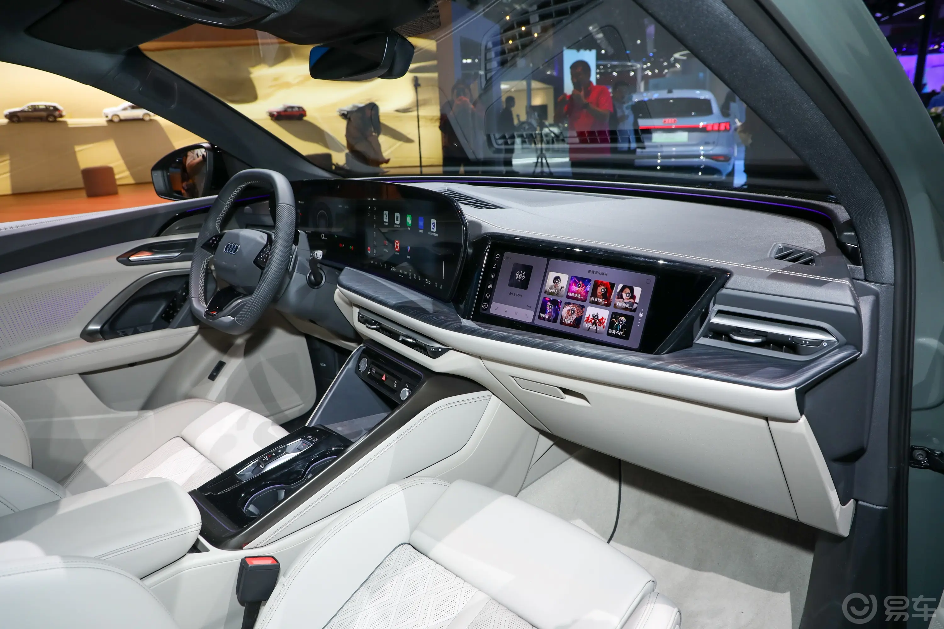 【奥迪Q5L豪华动感型 200kW内饰全景副驾方向图片-汽车图片大全】-易车