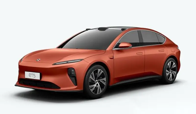 新能源大战一触即发，上市欲取代蔚来ET5，极狐新车3.5s破百_易车