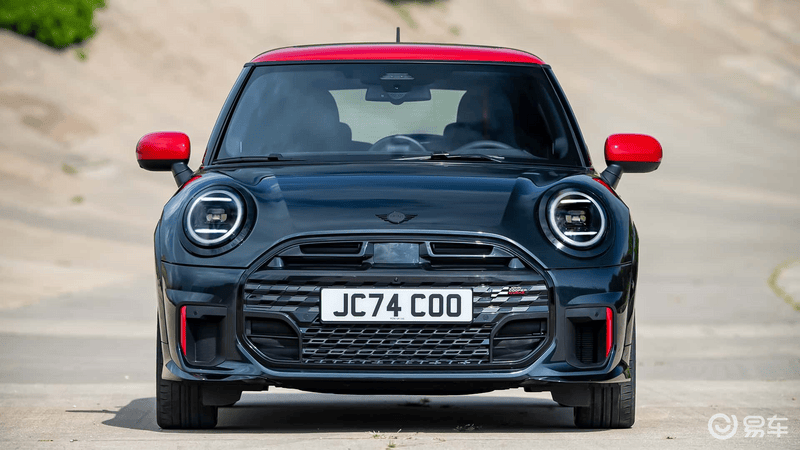 2025款MINI JCW燃油版官图发布 搭载2.0T发动机_易车