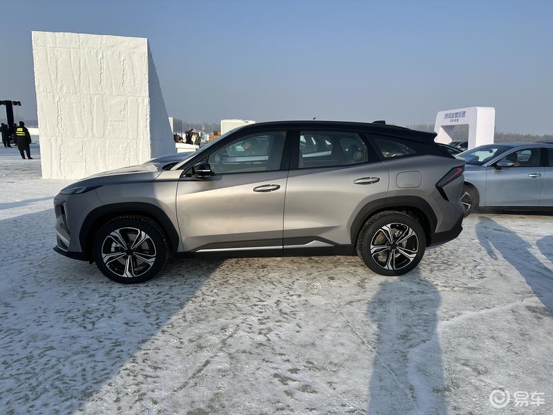 银河L7 EM-i实车亮相 搭载新1.5L雷神插电混动系统_易车