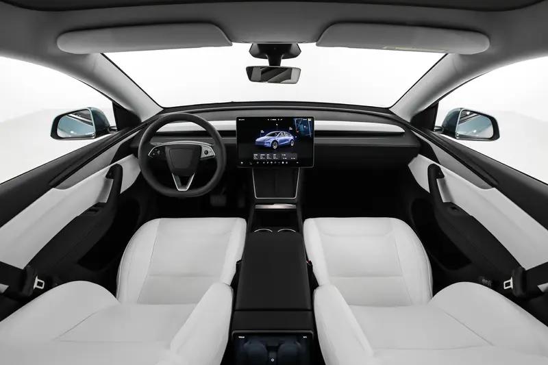 并为焕新Model Y独创尾灯造型新车搭载的特斯拉专利漫反射技术_易车