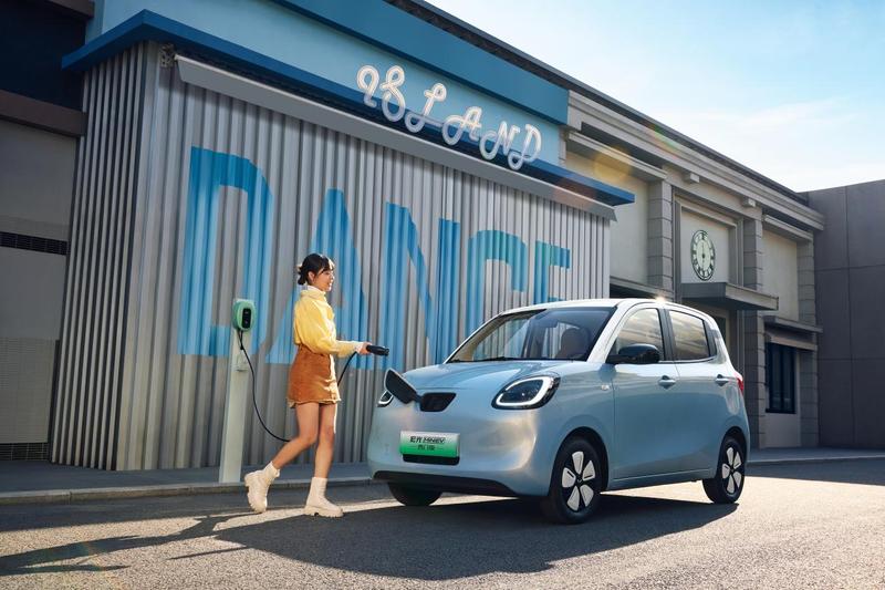 宏光MINIEV四门版推出301km续航车型 置换补贴价5.28万元_易车